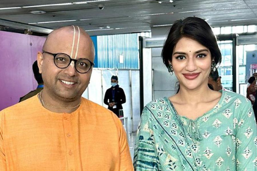 nusrat jahan shares pictures with gaur gopal das