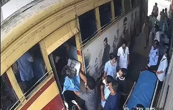 The woman gave birth to a daughter on the bus! The net world is ...